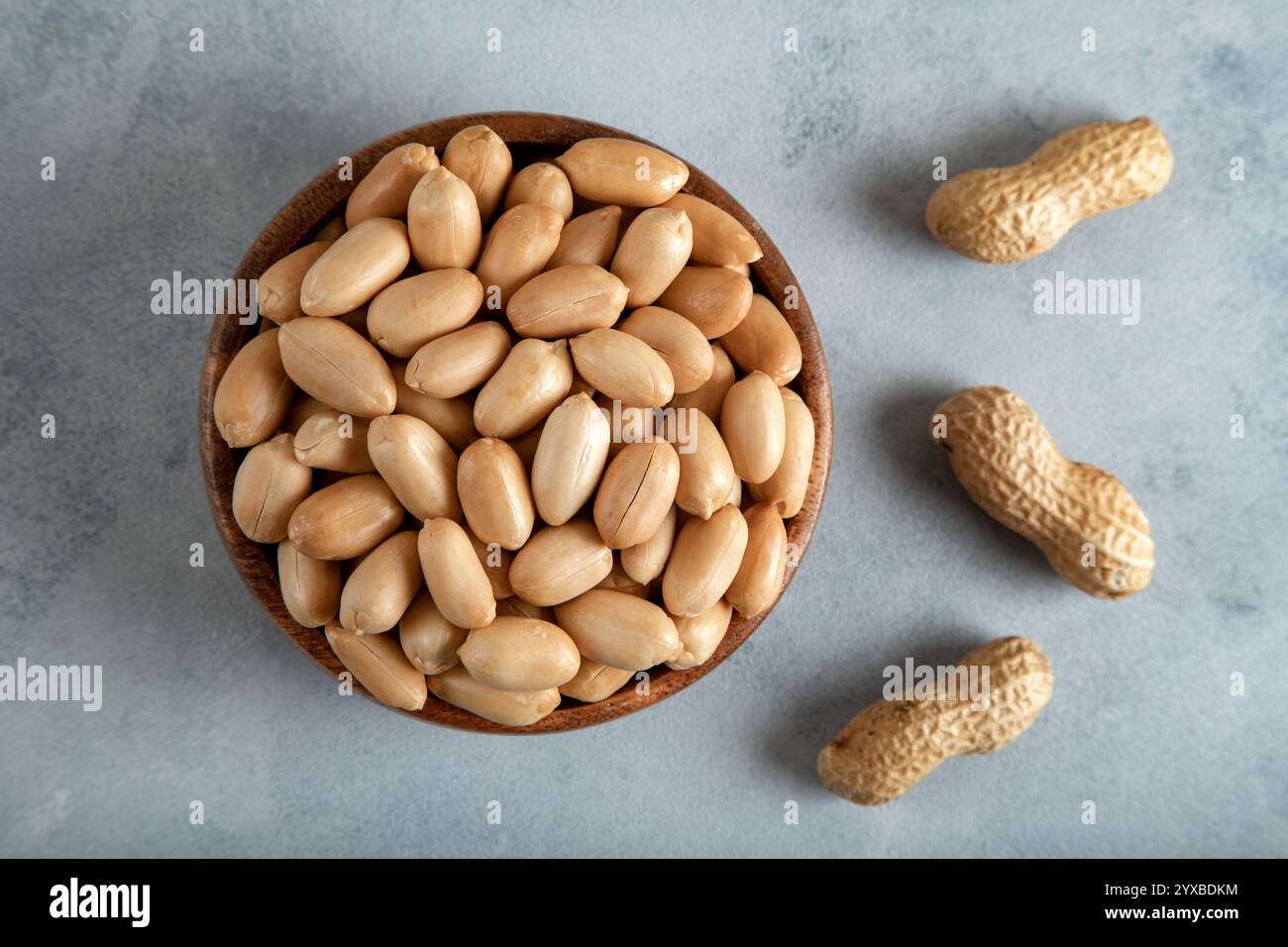 Bowl full of shelled and roasted peeled peanuts,closeup Stock Photo - Alamy