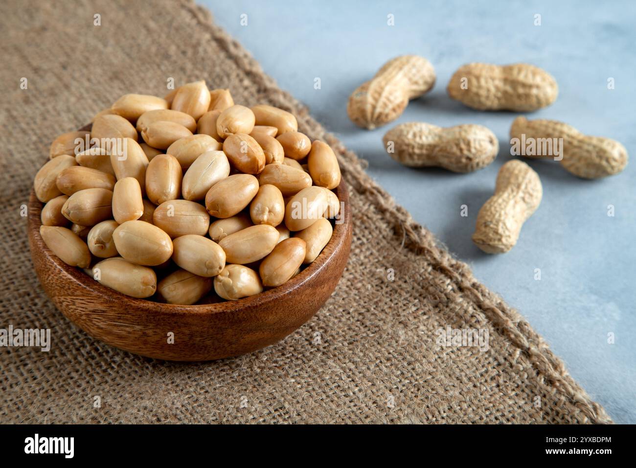 Bowl full of shelled and roasted peeled peanuts,closeup Stock Photo - Alamy