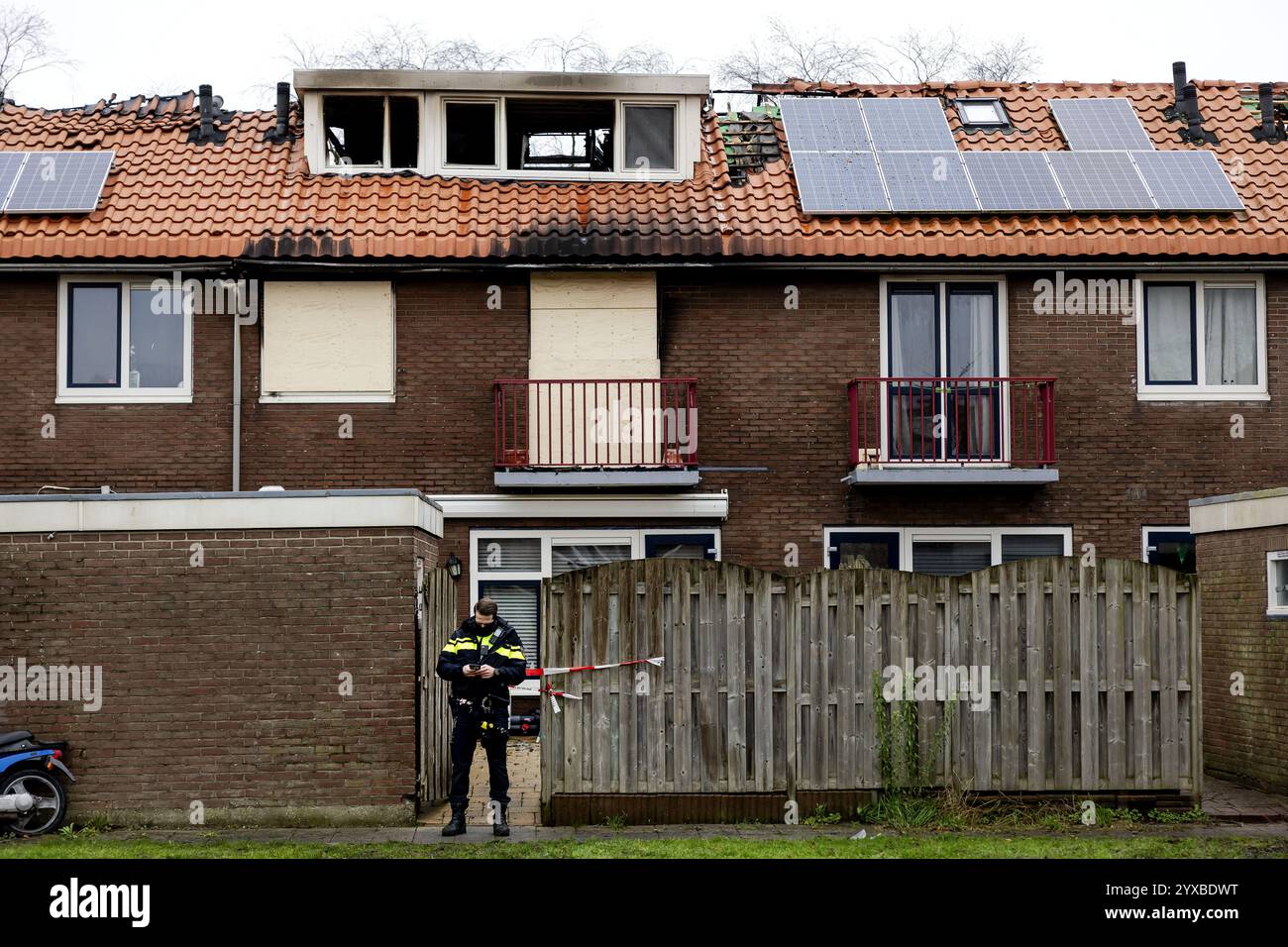 PURMEREND - Damage to a row house on the Maasstraat after an explosion ...