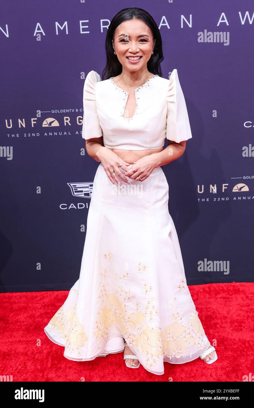 BEVERLY HILLS, LOS ANGELES, CALIFORNIA, USA - DECEMBER 14: Jennifer Paz ...