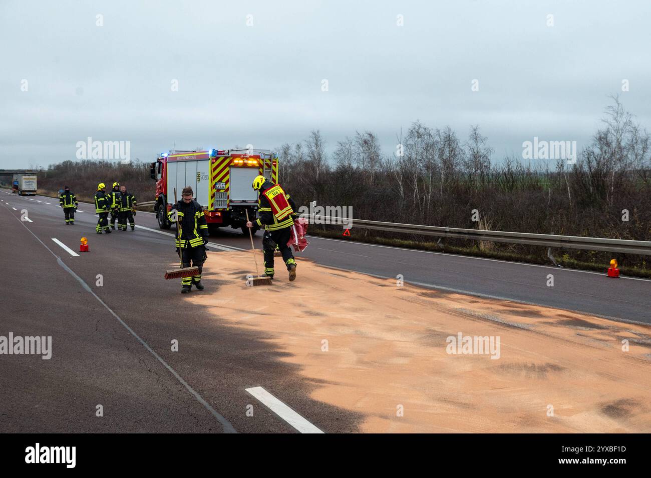 A14/Gröbers - Autos stoßen am Schkeuditzer Kreuz zusammen: Zwei Schwerverletzte 09.12.2024 gegen ...