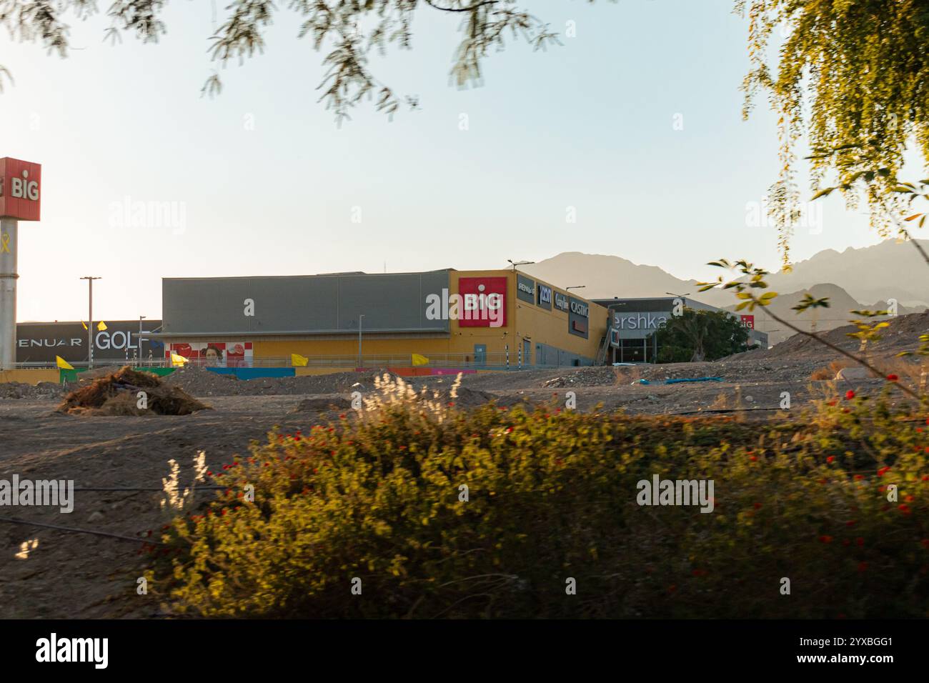 Israel big fashion mall hi-res stock photography and images - Alamy