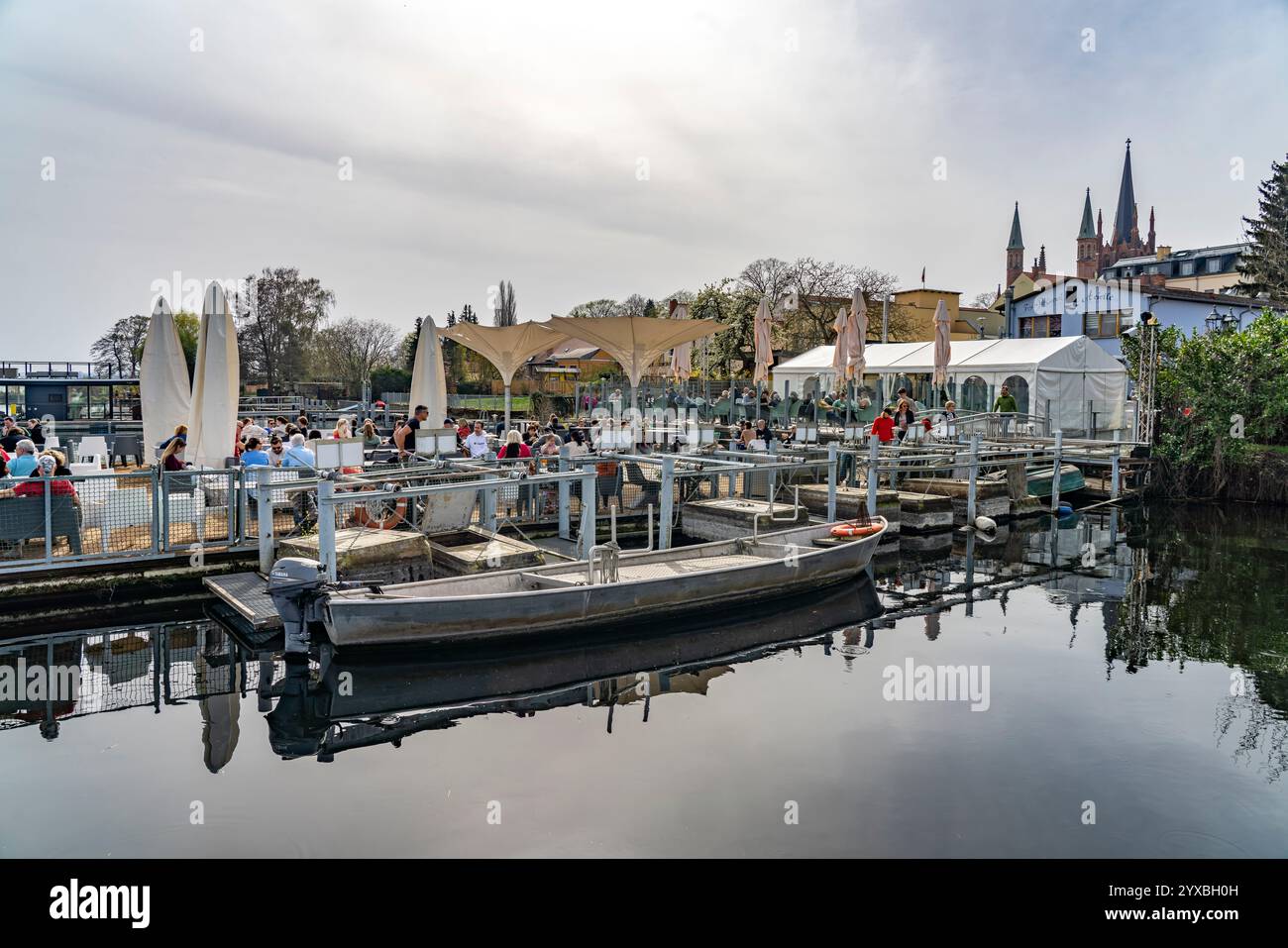 Fischrestaurant Inselterrassen Arielle am Ufer der Havelinsel in Werder ...