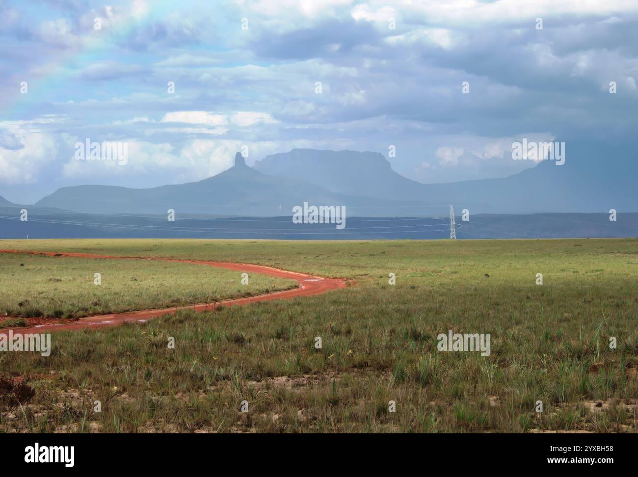 Rainbow view of dirt road and tepui mountains across savannah, Gran ...