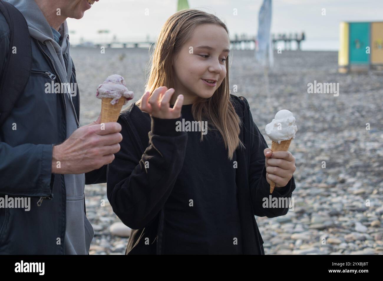 Family walking and eating ice cream hi-res stock photography and images ...