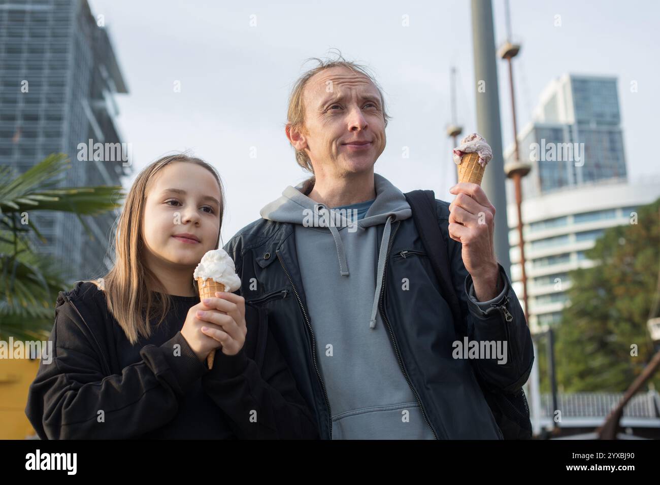 Father daughter eating ice hi-res stock photography and images - Alamy
