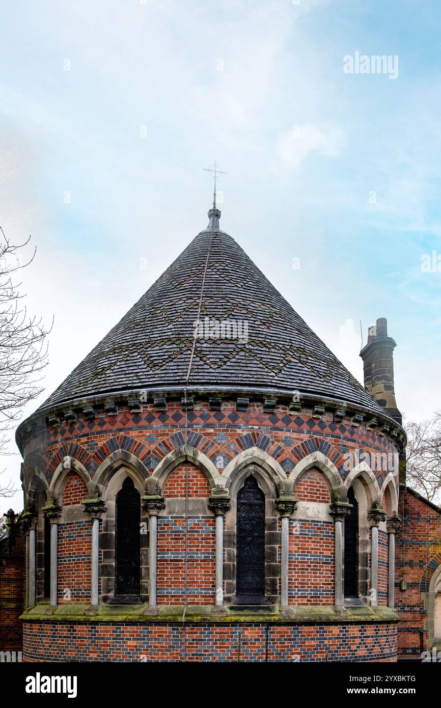 Victorian gothic windows hi-res stock photography and images - Alamy