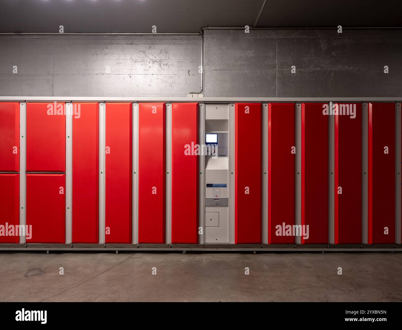Commercial lockers hi-res stock photography and images - Alamy