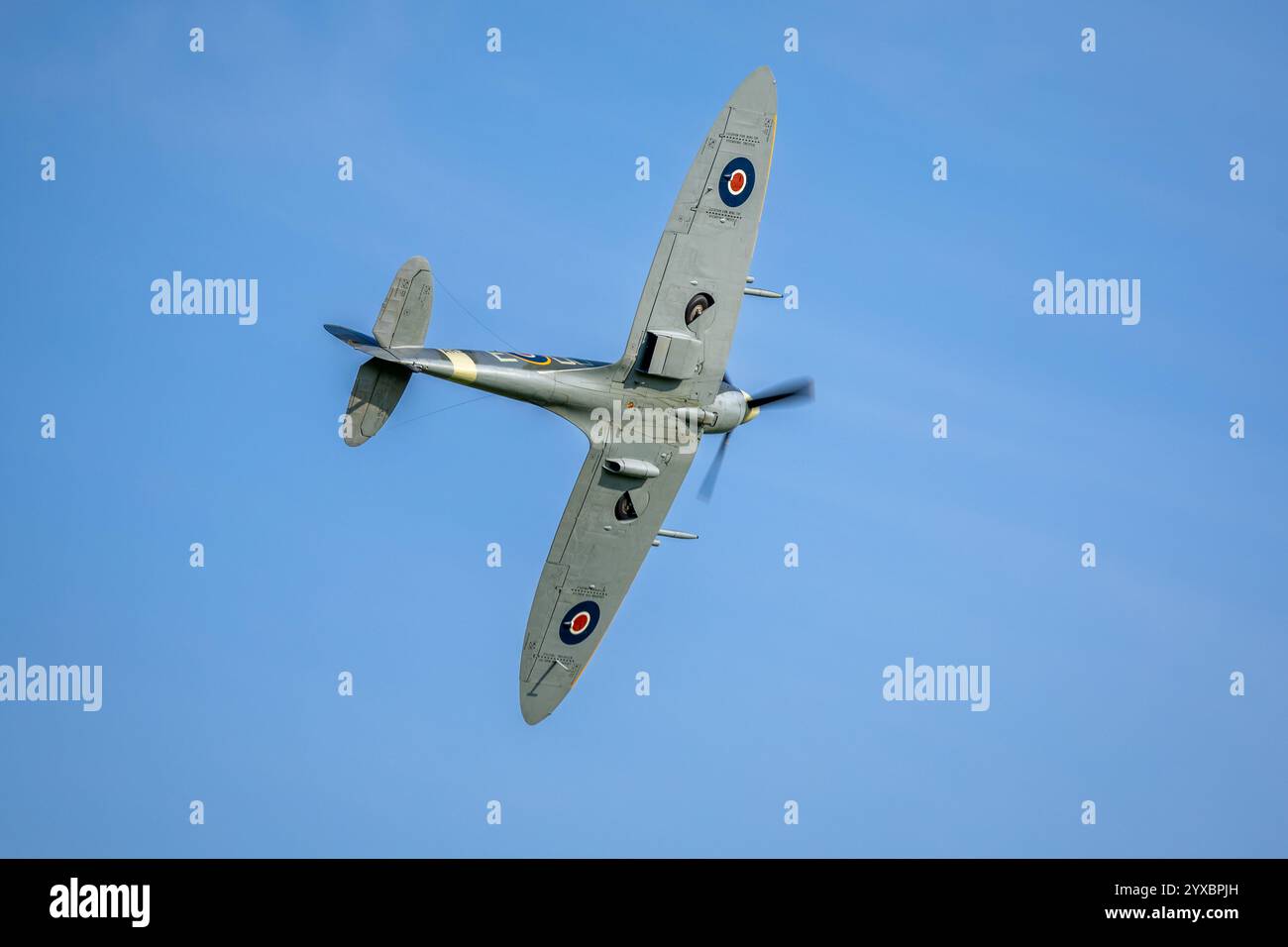 Supermarine Spitfire AR501, airborne at the Best of British Air Show ...