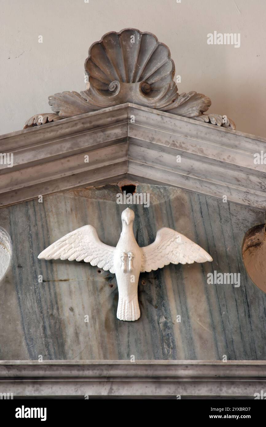 Holy Spirit Bird, altar of the Sacred Heart of Jesus in Saint Joseph ...