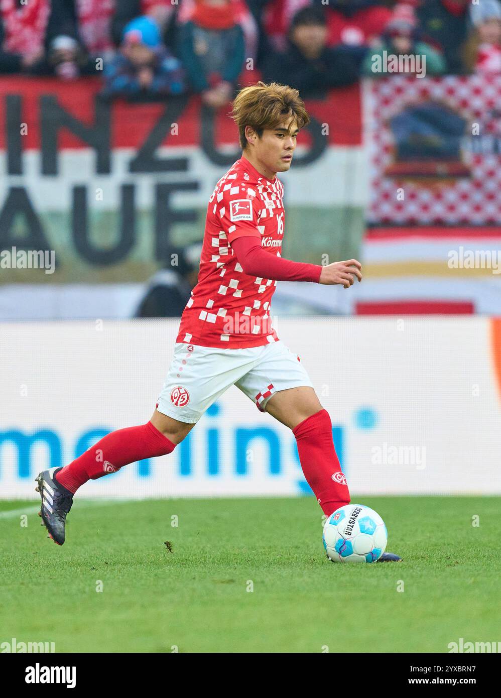 Kaishu Sano, MZ 6 in the match FSV MAINZ 05 - FC BAYERN MUENCHEN 2-1 on ...