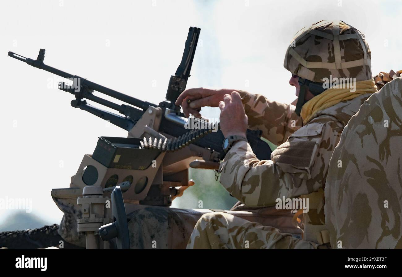 Modern british soldier hi-res stock photography and images - Alamy