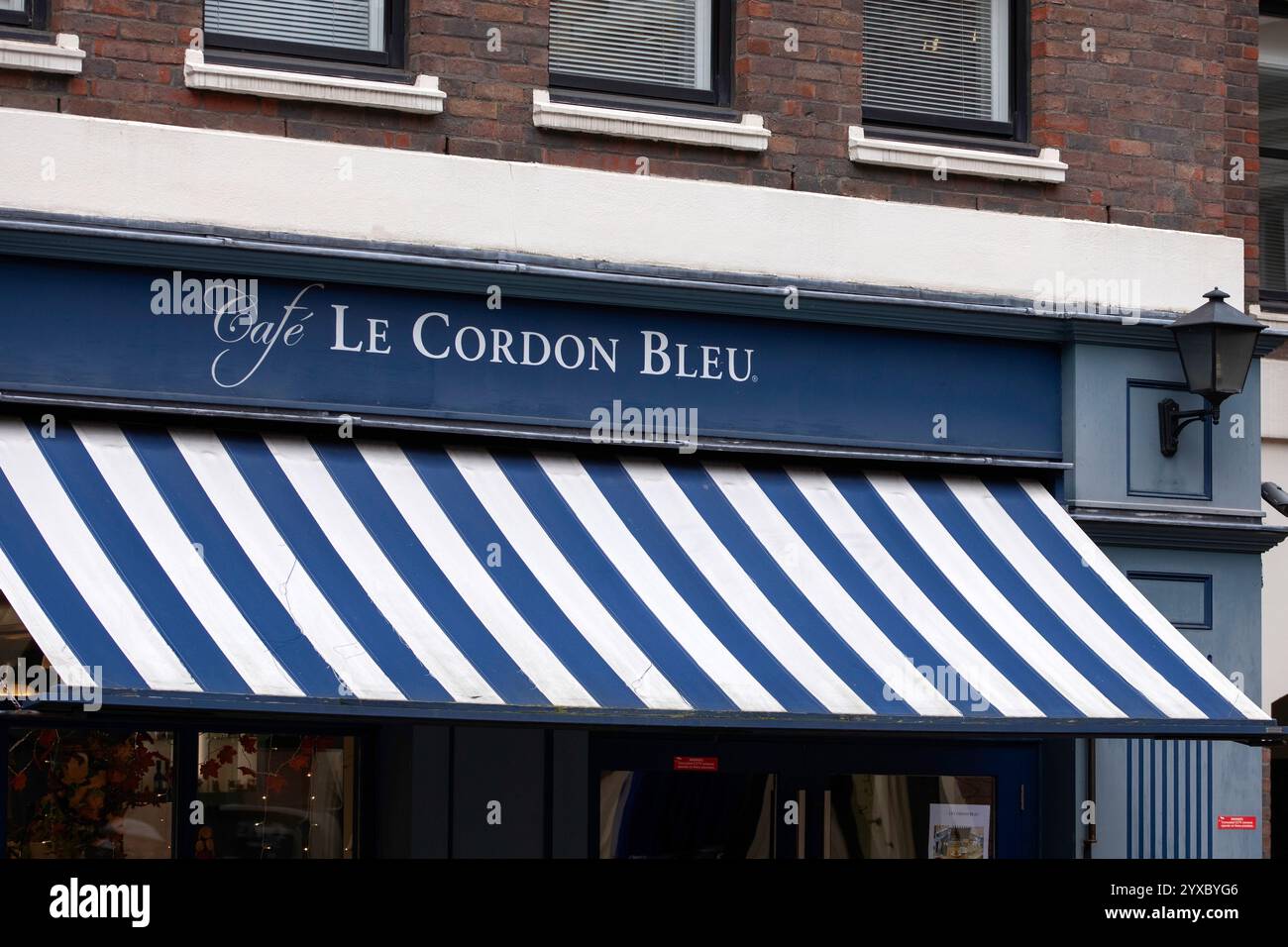 Cafe le cordon bleu hi-res stock photography and images - Alamy