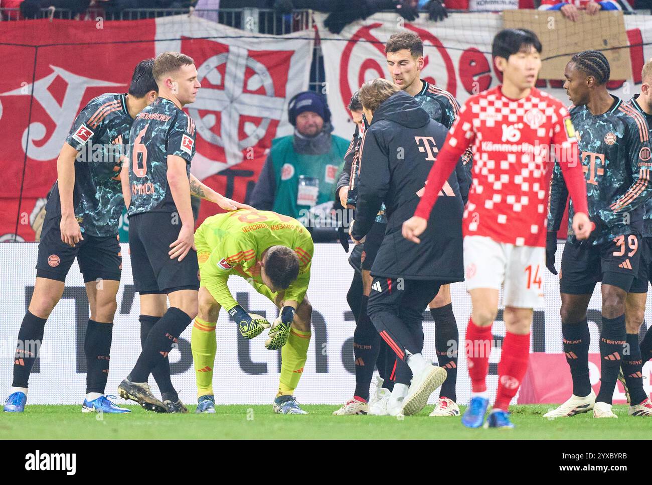 Daniel Peretz, FCB 18 injured after crash, Leon GORETZKA, FCB 8 Joshua ...