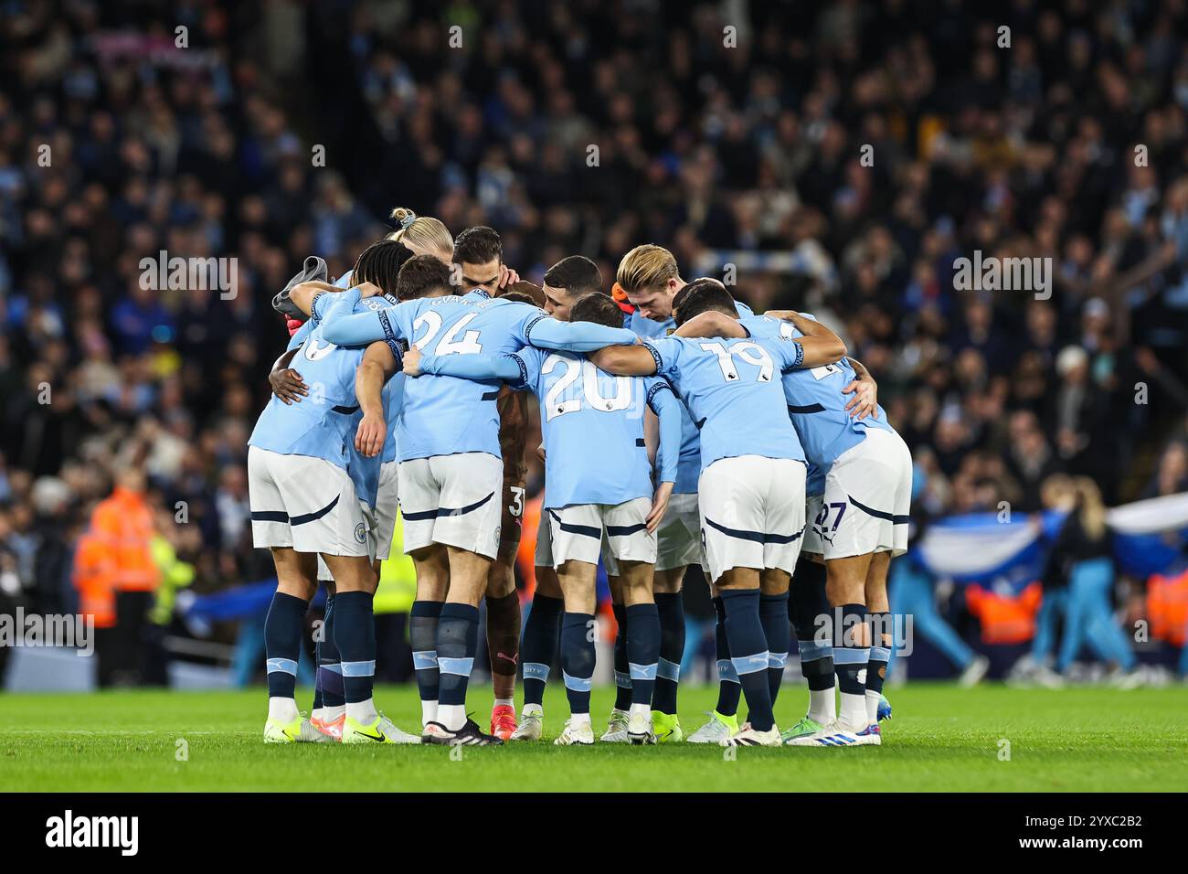 Manchester City team huddle ahead of kick off ofthe Premier League ...
