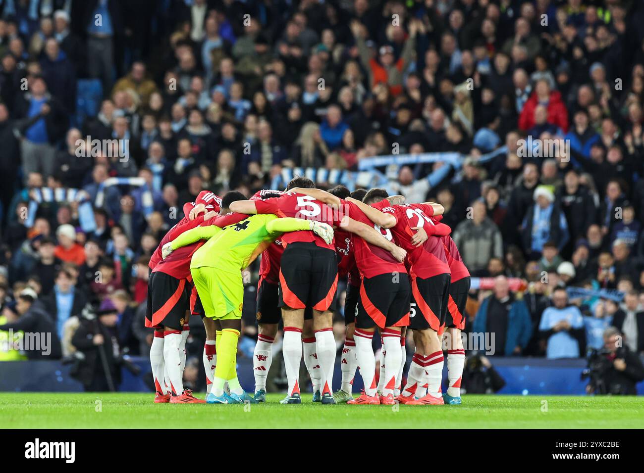Soccer huddle manchester united hi-res stock photography and images - Alamy