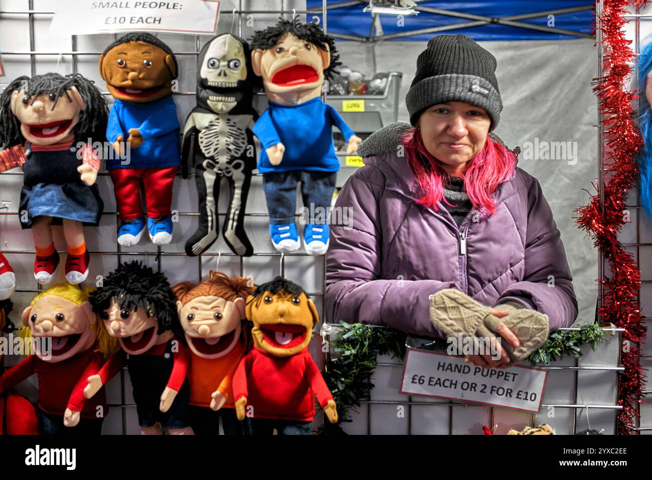 Hand puppet vendor hi-res stock photography and images - Alamy