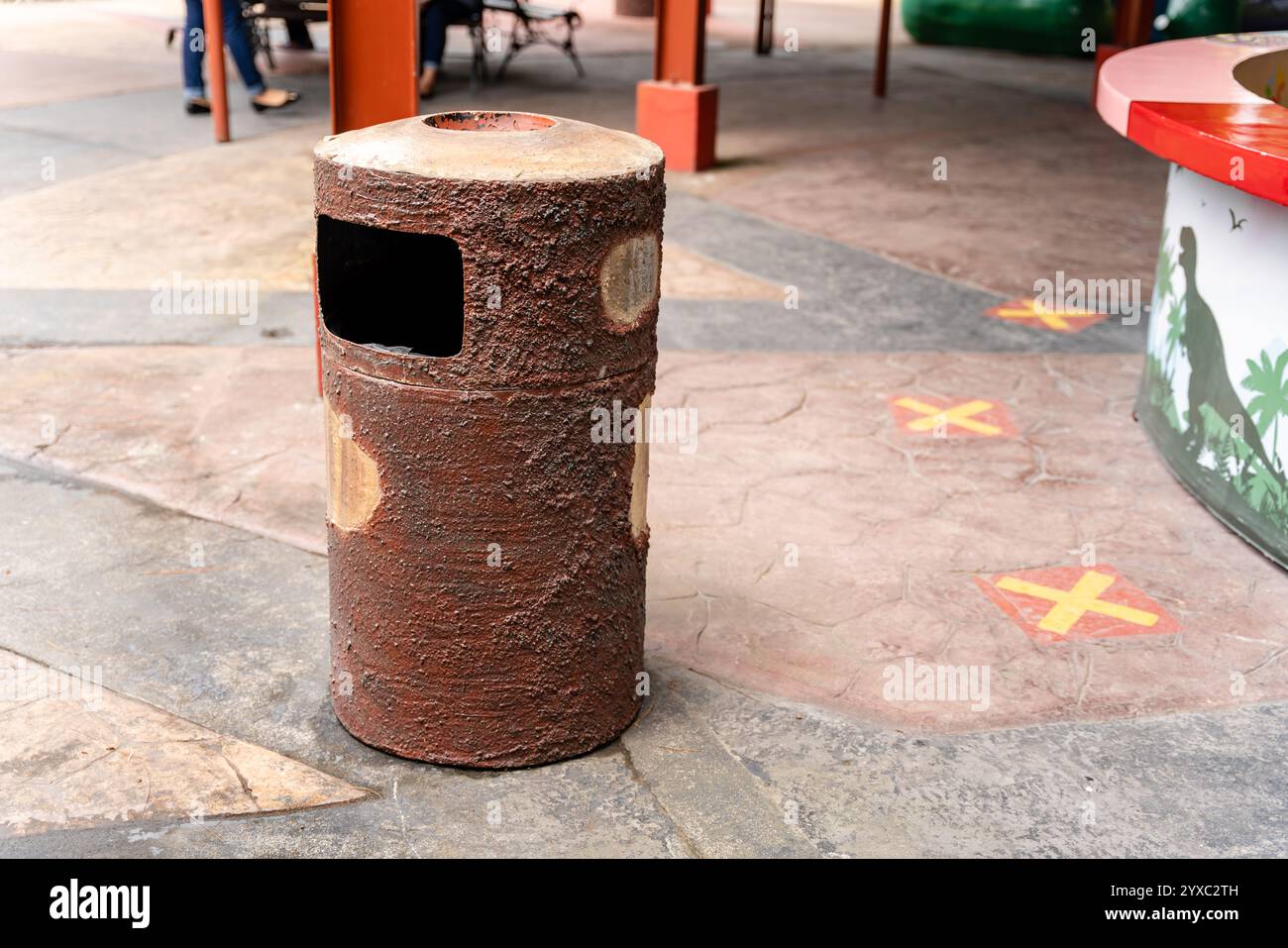 Can shaped recycle bin hi-res stock photography and images - Alamy