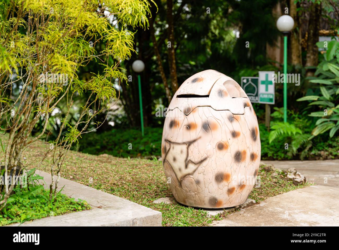 Egg trash can hi-res stock photography and images - Alamy