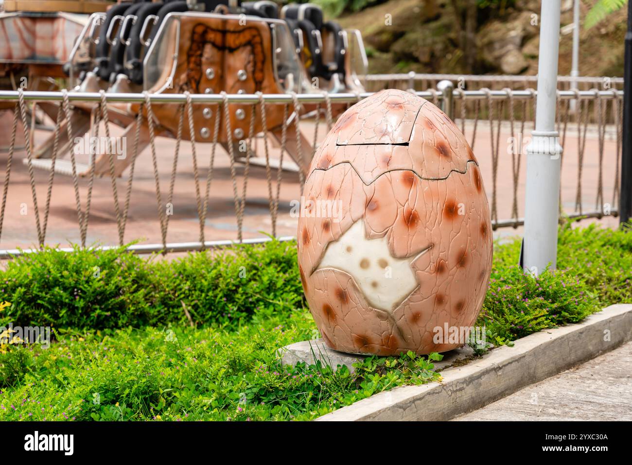 Can shaped recycle bin hi-res stock photography and images - Alamy