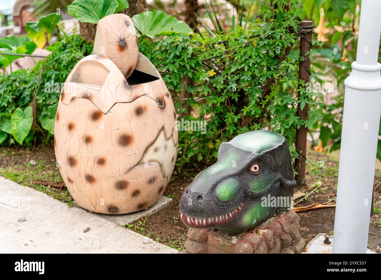 Egg trash can hi-res stock photography and images - Alamy