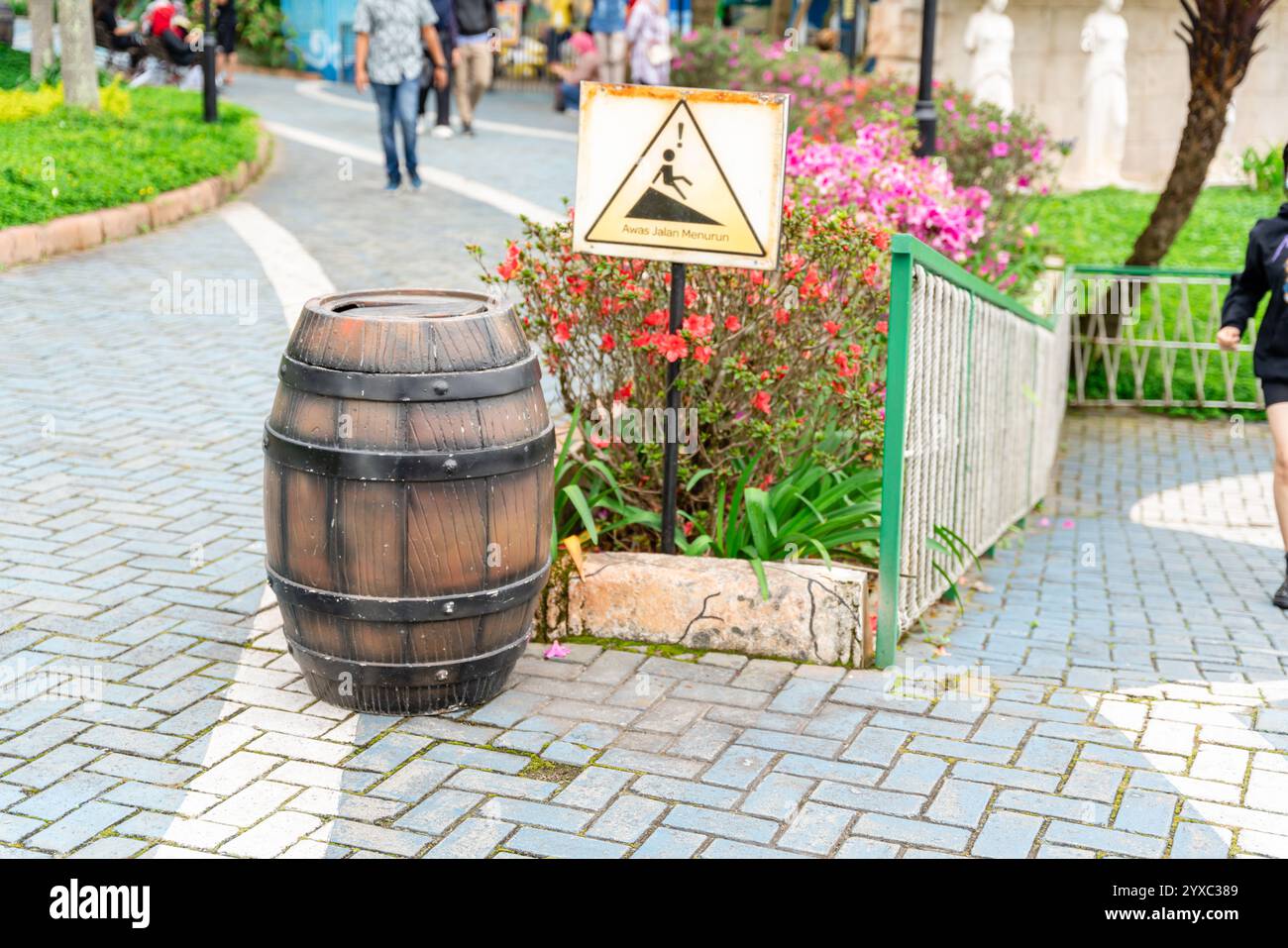 Unique trash hi-res stock photography and images - Alamy