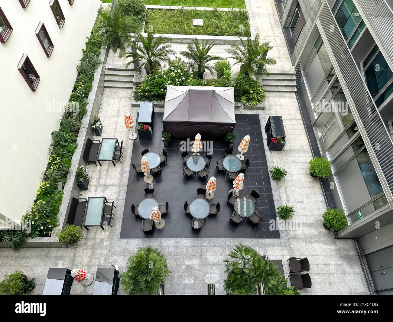 Stylish outdoor lounge area hi-res stock photography and images - Alamy