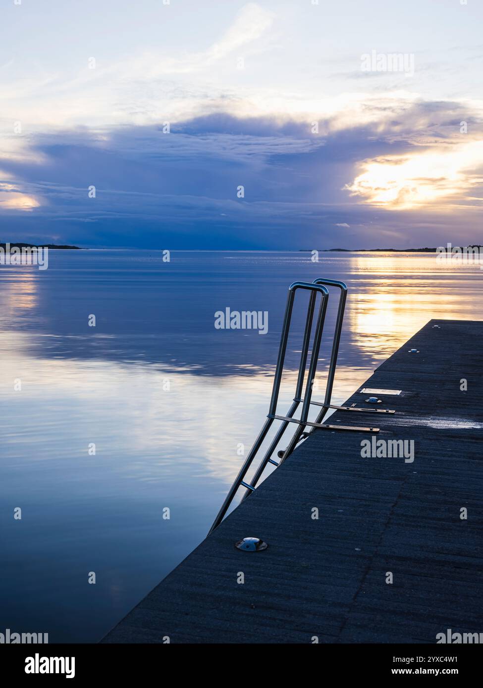 Tranquil lakeside view hi-res stock photography and images - Alamy