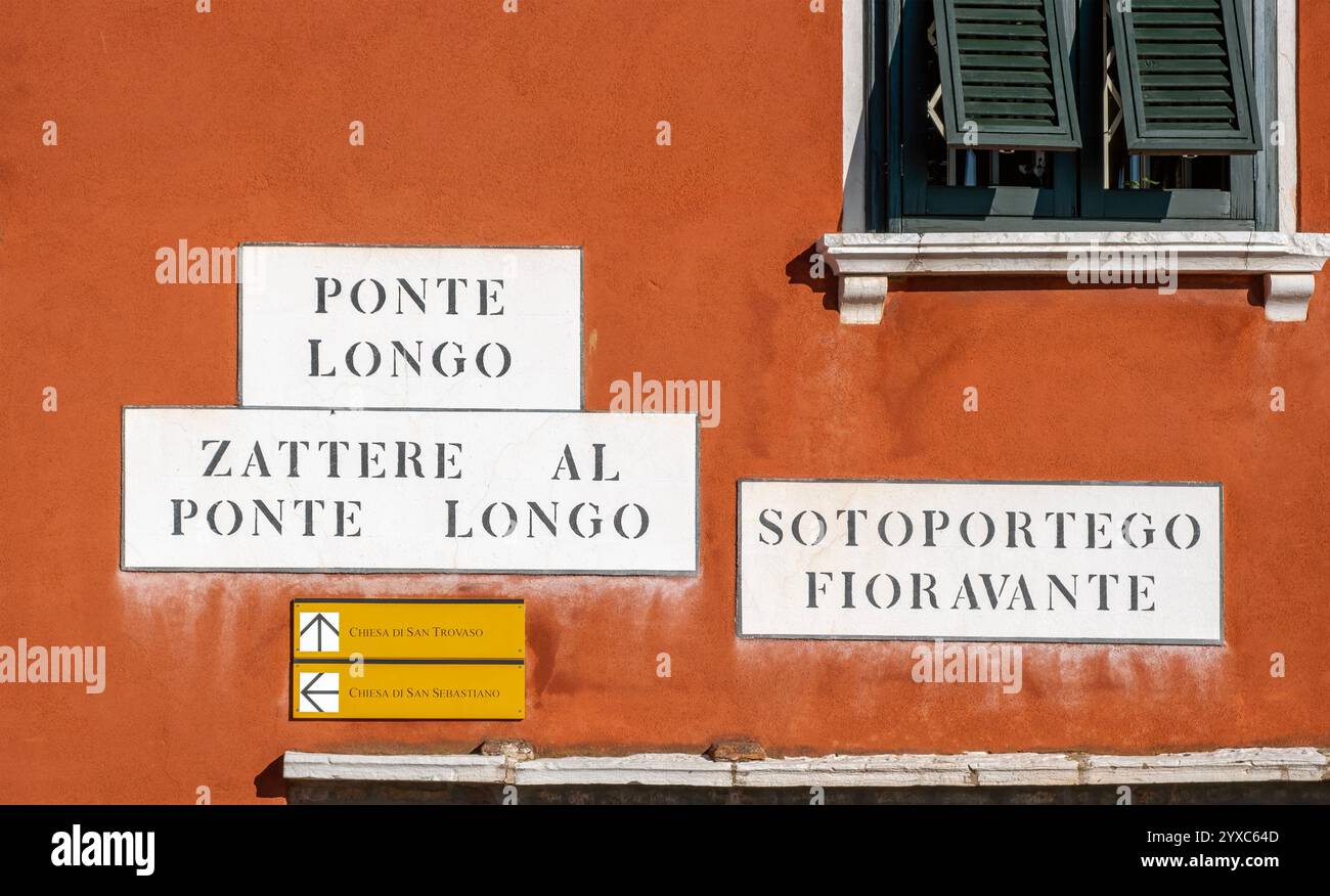 Street name signs hi-res stock photography and images - Alamy