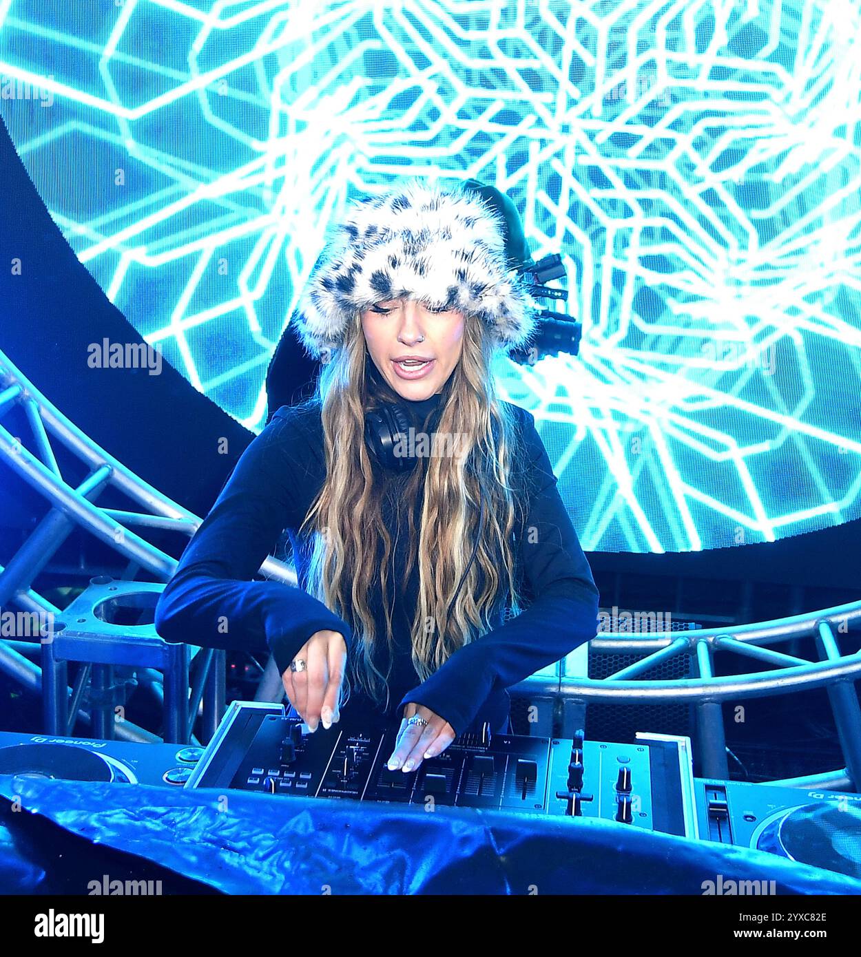 Olympic Valley, USA. 14th Dec, 2024. Maddi Reese performs during the ...