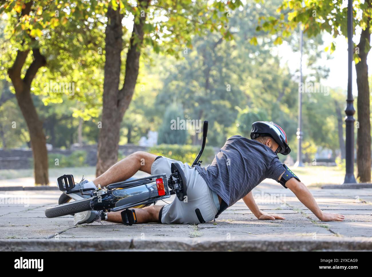 Fallen bike rider hi-res stock photography and images - Alamy