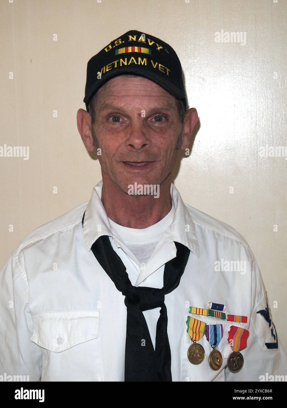 Vietnam US Navy Vet, Wayne Oversen with his medal from his service 41 ...