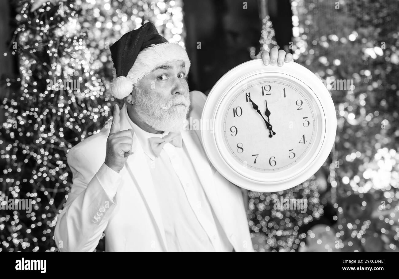 Senior santa man in tuxedo. Christmas eve. Santa claus counting time ...