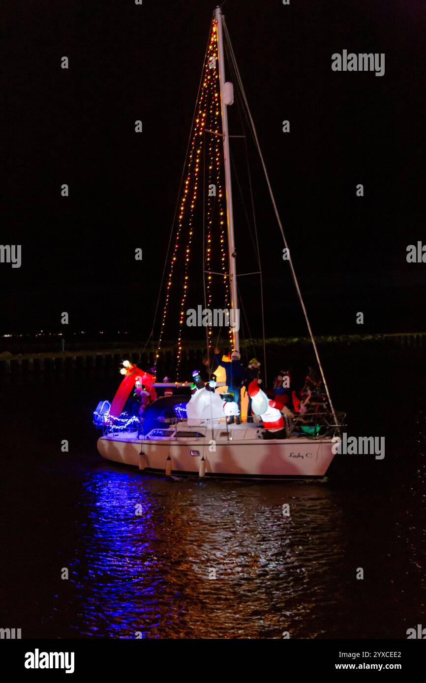 Poole, Dorset, UK. 15th December 2024 Crowds gather to watch the ...