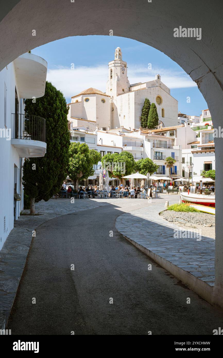The town beach of Port Alguer with bars, restaurants and cafés against ...