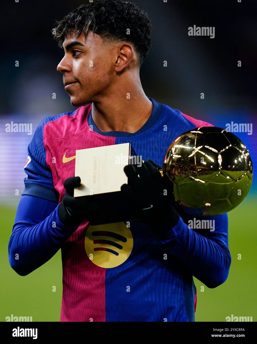 Barcelona, Spain. 15th Dec, 2024. Lamine Yamal of FC Barcelona with the ...