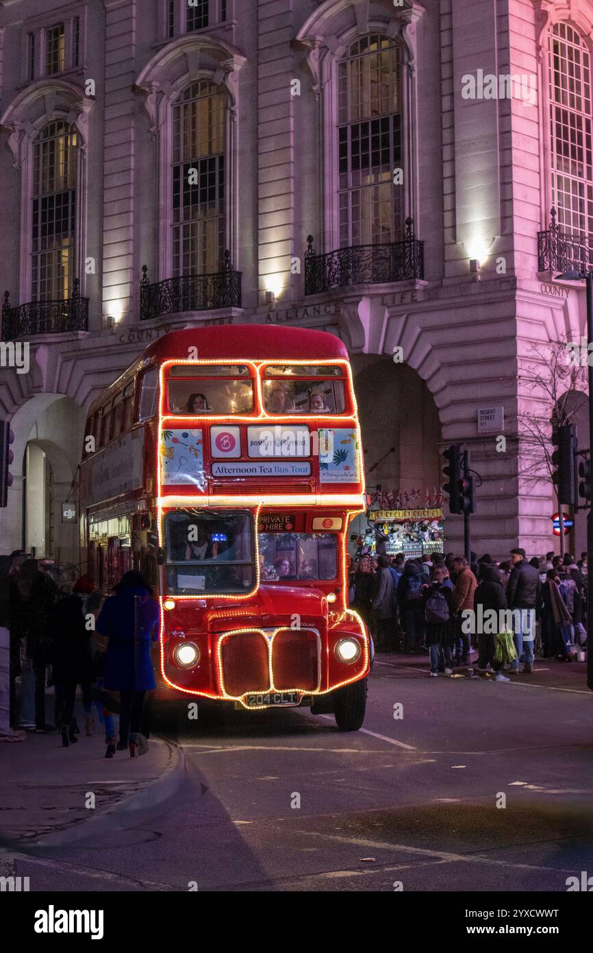 Westminster night bus hi-res stock photography and images - Alamy