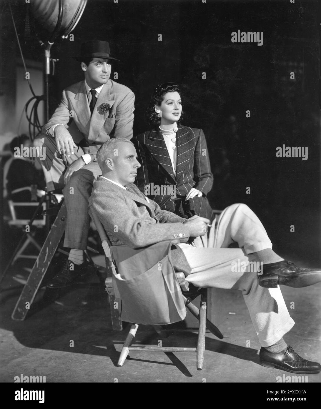 CARY GRANT, ROSALIND RUSSELL and HOWARD HAWKS on the set of HIS GIRL ...