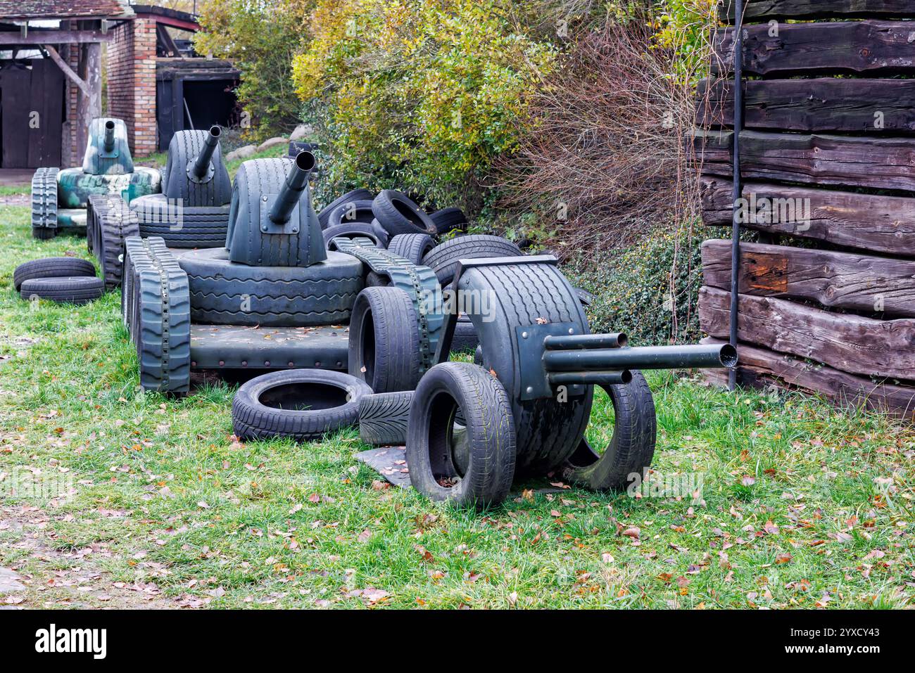 Three tanks and a cannon made from old tires to decorate the garden ...