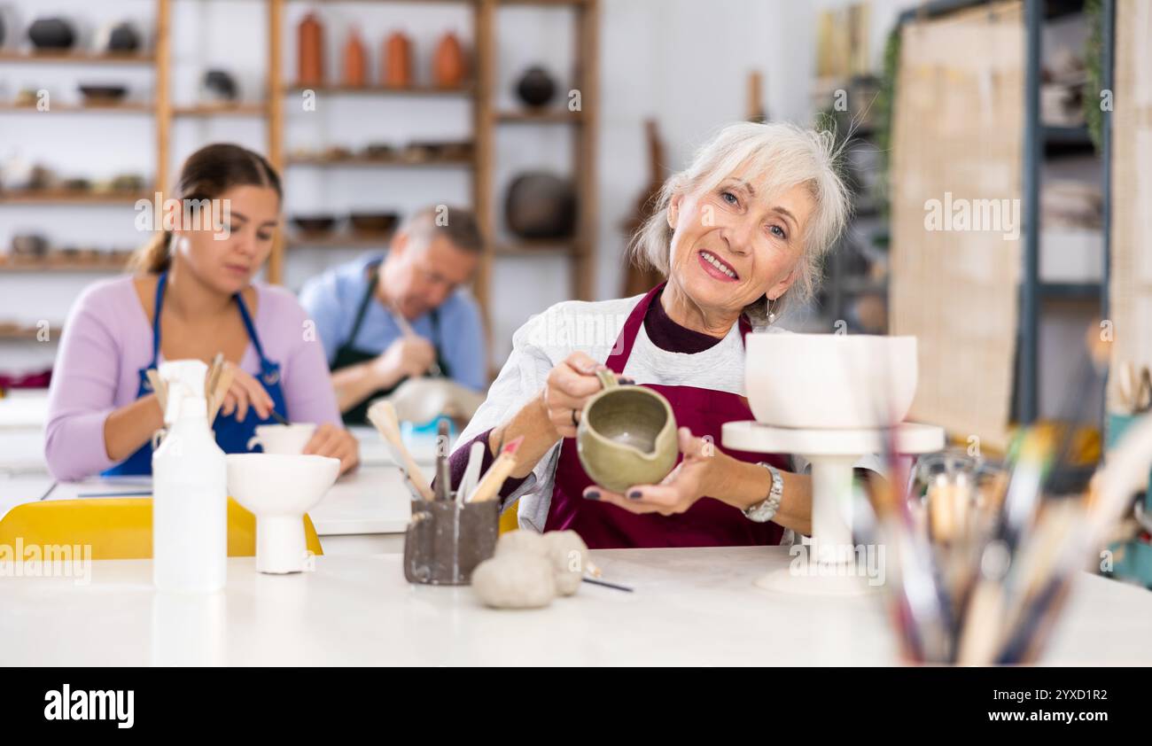 lady and her pottery works Stock Photo - Alamy