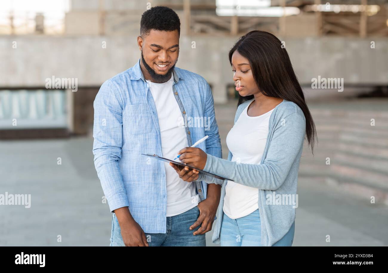 Interviewer with woman street hi-res stock photography and images - Alamy