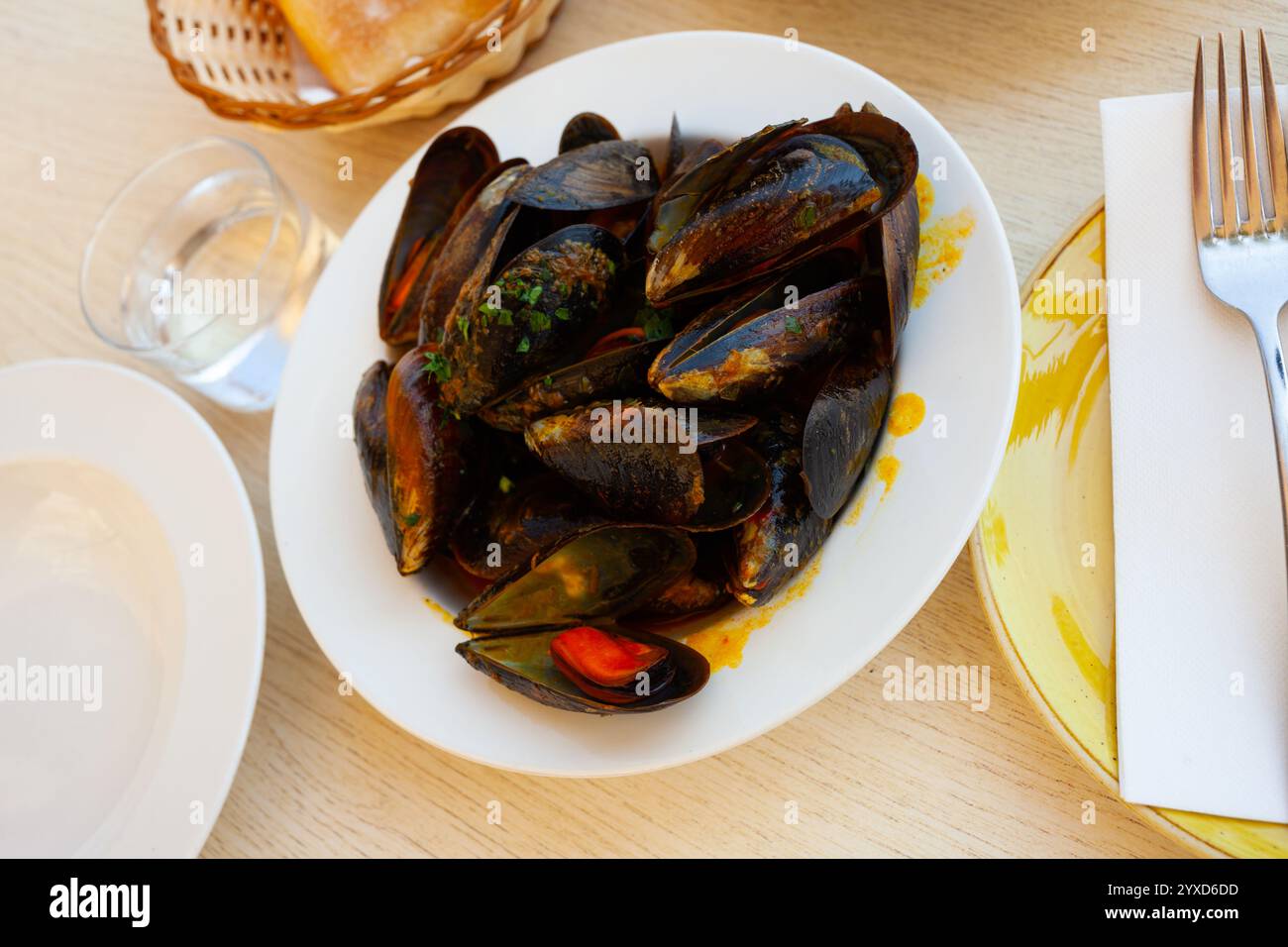 Popular dish of mussels a la Marinera Stock Photo - Alamy