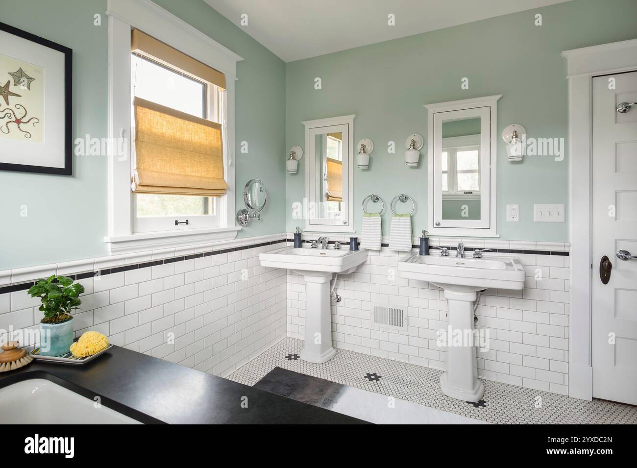 Honed granite tub surround hi-res stock photography and images - Alamy