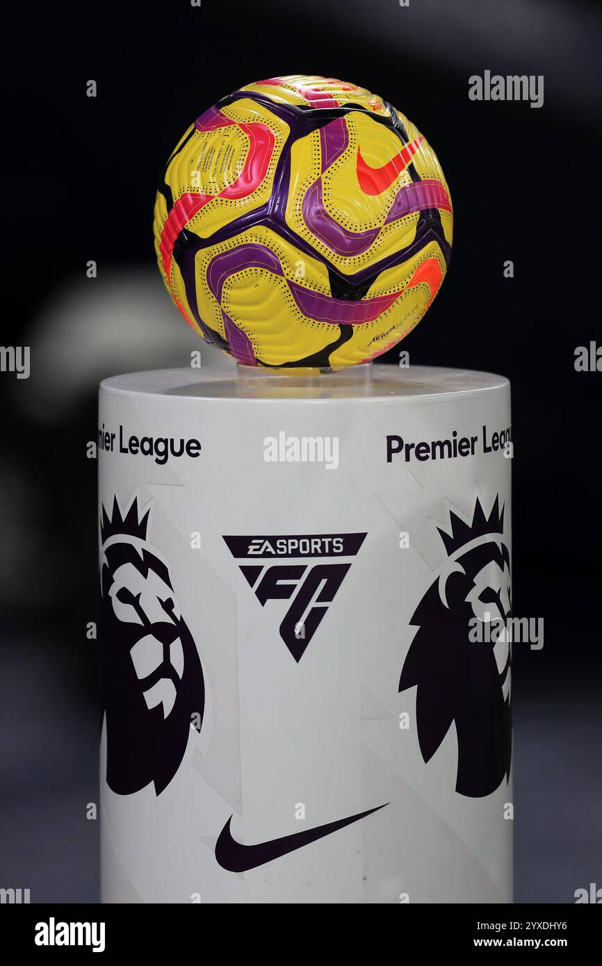 Etihad Stadium, Manchester, UK. 15th Dec, 2024. Premier League Football ...