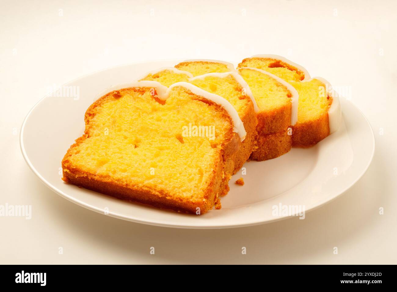 Cake slices icing hi-res stock photography and images - Alamy