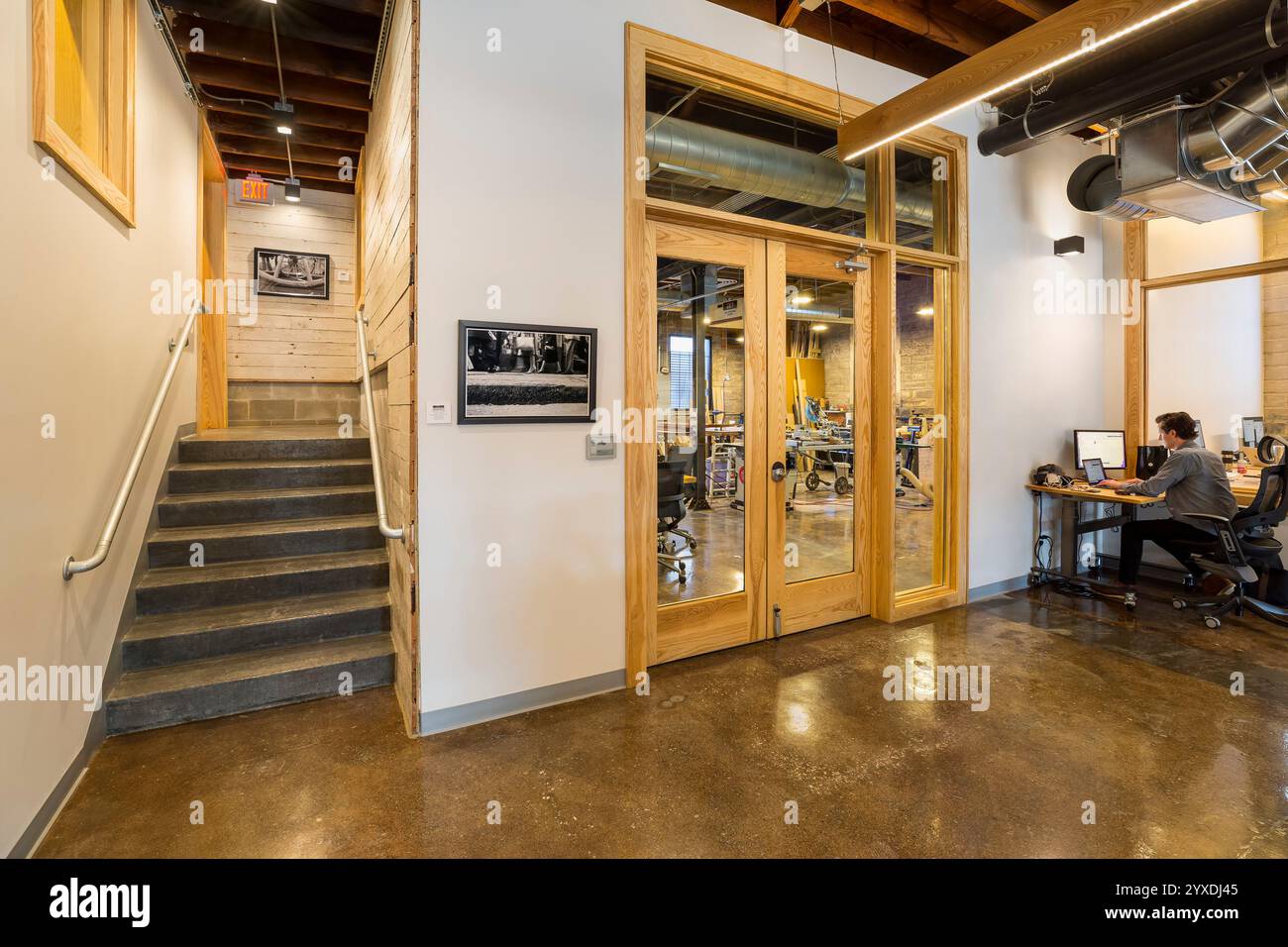 Man working concrete in workshop hi-res stock photography and images ...