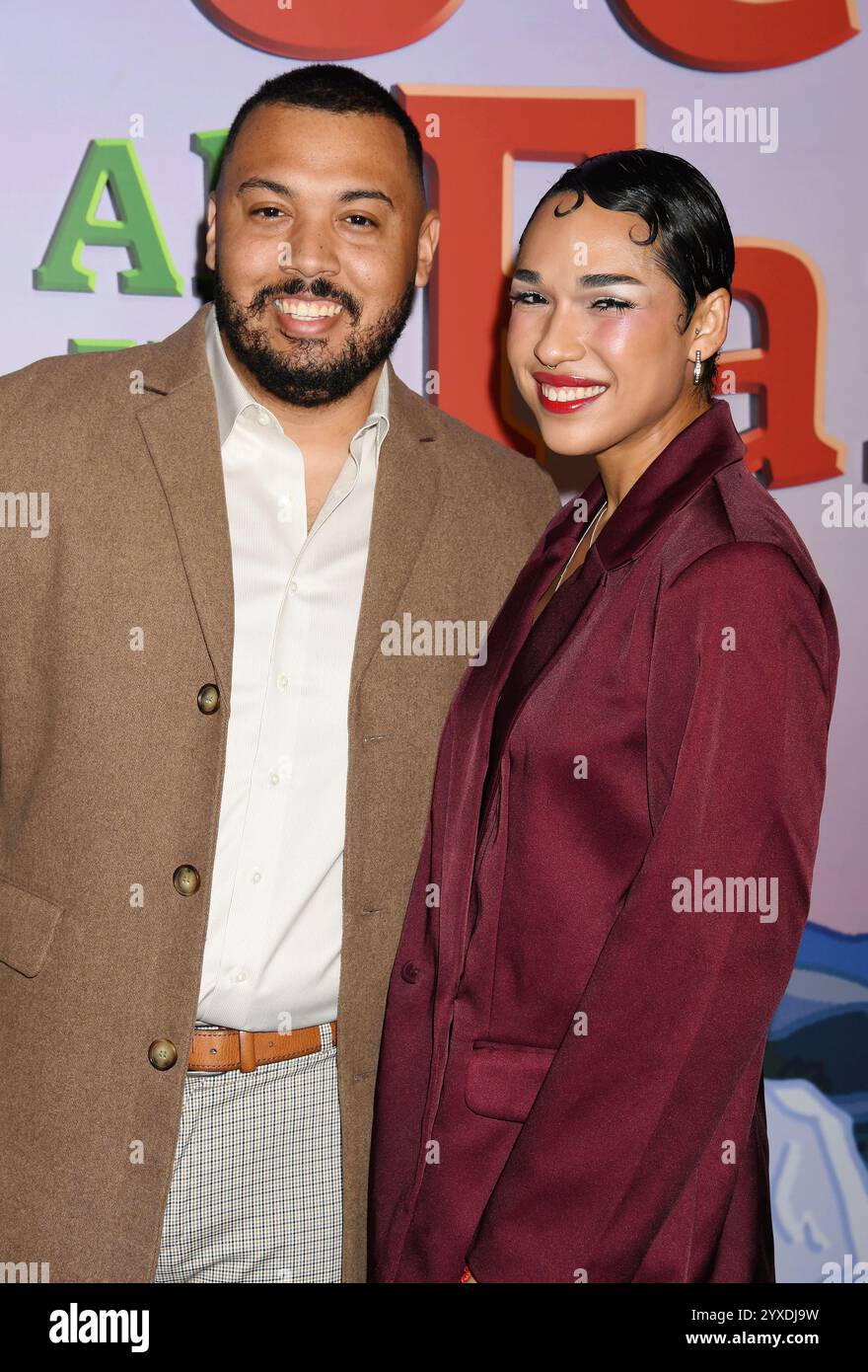LOS ANGELES, CALIFORNIA - DECEMBER 13: (L-R) Dwayne Foxworth and Amanda ...