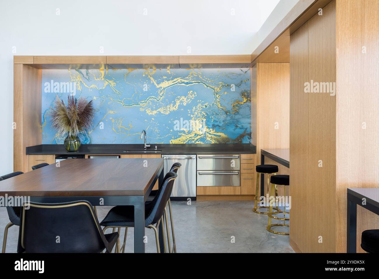 New oak kitchen hi-res stock photography and images - Alamy