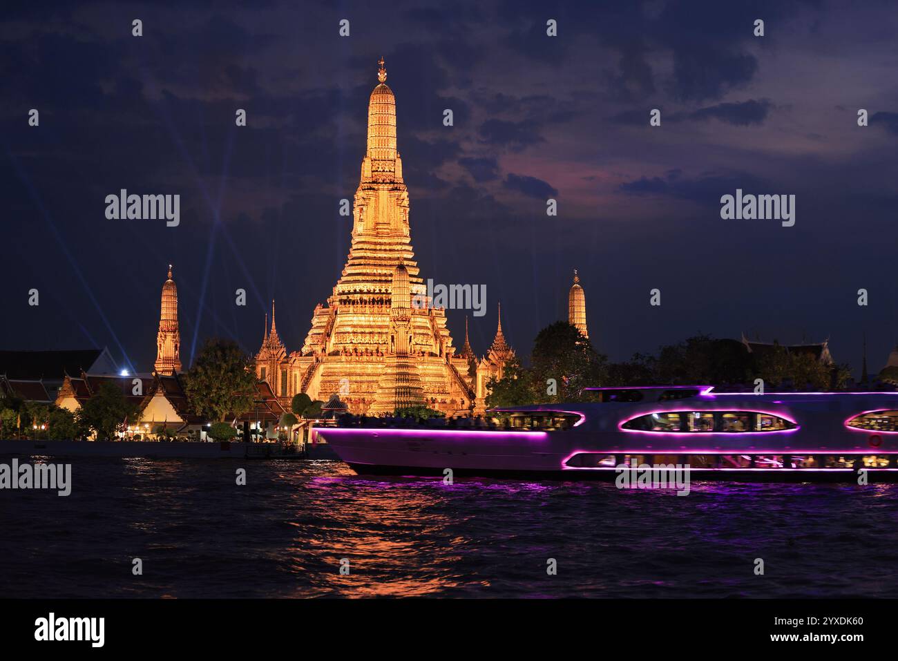 Wat Arun Temple illuminated at night with cruise boat and nice ...