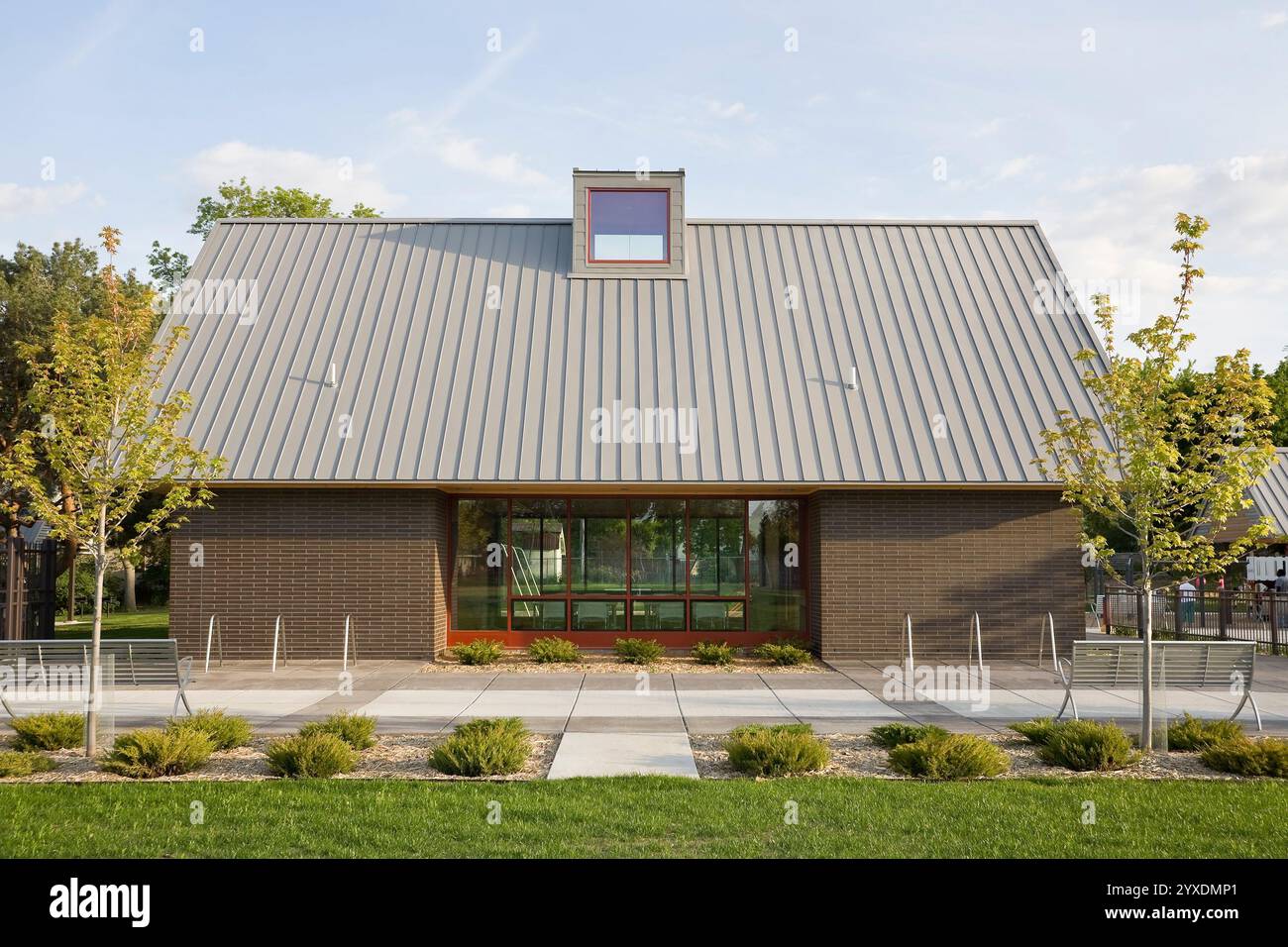 Close up elevation view of modern park building Stock Photo - Alamy